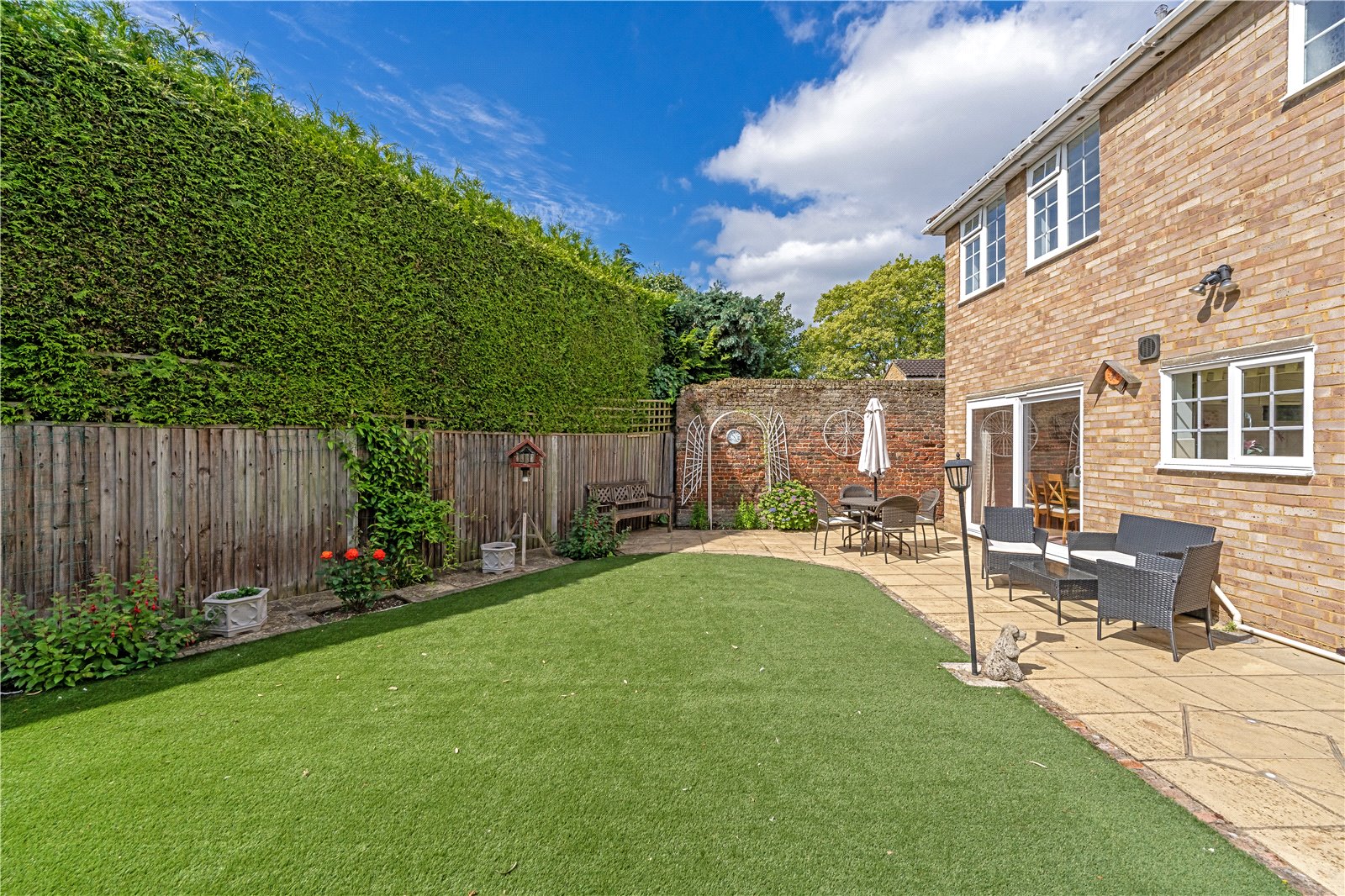 Ivy Close, Lower Sunbury, Middlesex, TW16 5JX - Devenports Estate Agents